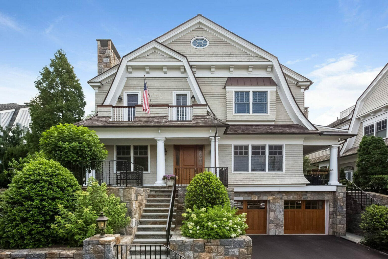 Should Gutters Match Your Roof or Trim: A Style Guide